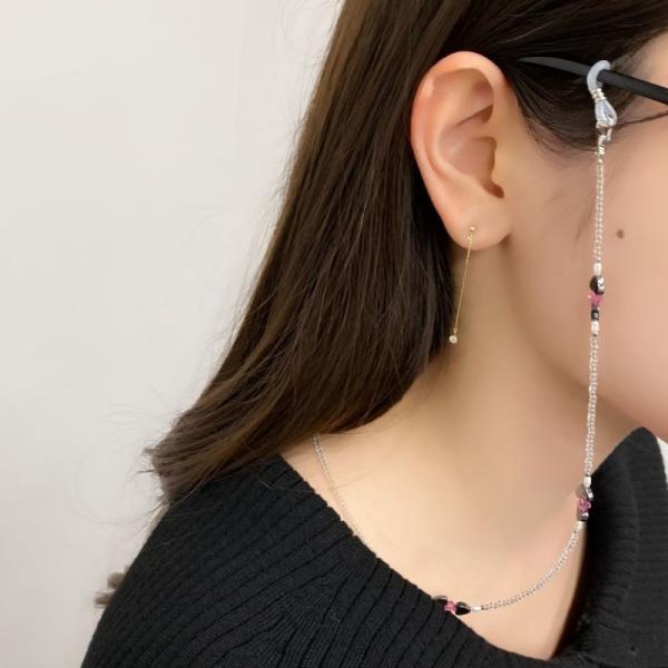 淡水真珠とスワロフスキー、半貴石等を使用しデザインされたパールメガネチェーンです。 ピンクとブルーの2色ご用意しております。透明なビーズにハート型のヘマタイトと上質な真珠をあわせスワロフスキーを合わせています。アクセサリー感覚でお楽しみいた...