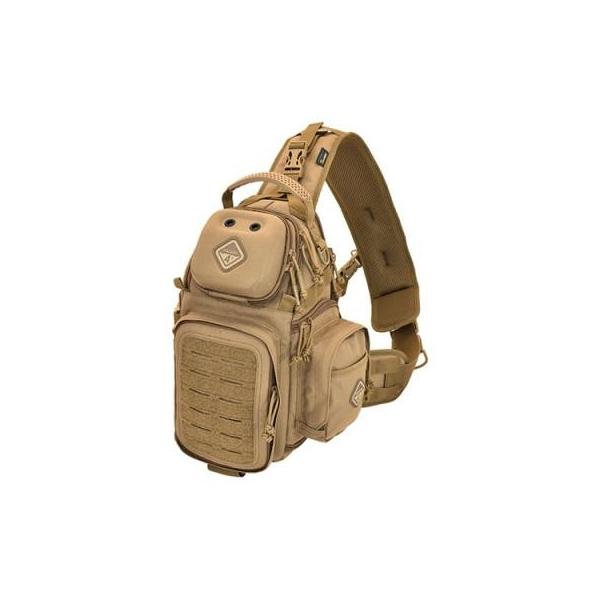 ★本商品は、お取り寄せ商品となります。代理店に在庫がある場合、通常2-5営業日でのご発送となります。在庫状況等お気軽にお問い合わせください。一眼レフや大型ミラーレスカメラの持ち運びに最適なサイズのスリングバッグ。ショルダーストラップはパッド...