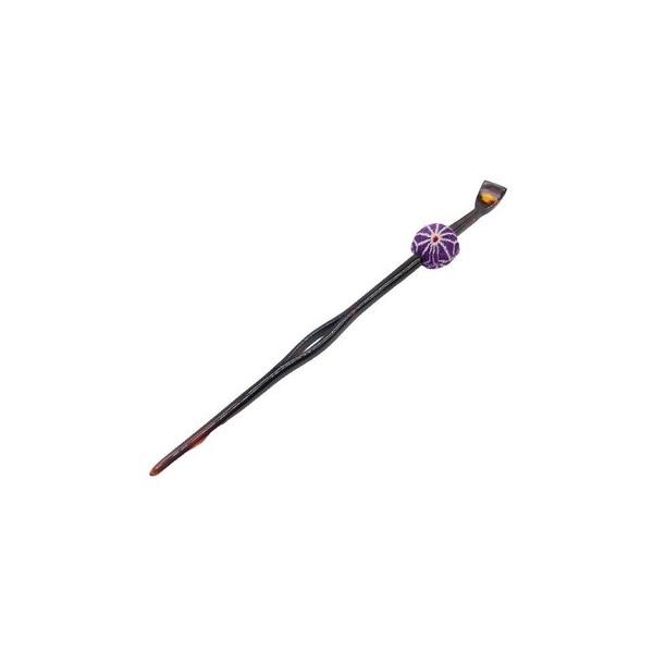 ●サイズ　タテ約15.3cm×ヨコ約1.6cm　●説明　本べっ甲　バラフ（背甲）使用　玉部分ちりめん素材使用　可愛い麻型デザインの「ちりめん」を本べっ甲簪に取り付けた商品です。紫色の可愛らしい玉とべっ甲のコンビは落ち着きの中にも大人な魅力を...