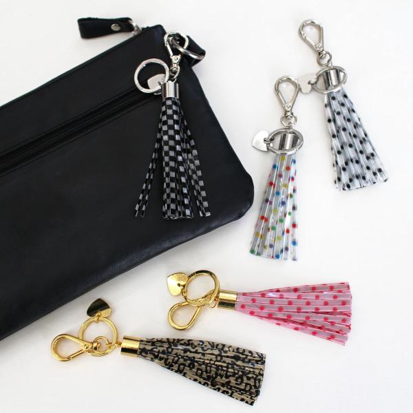 大人の女性に人気のタッセルリフレクター。firefly reflectors(ファイヤーフライ・リフレクターズ)は、2008年にニューヨーク在住のスウェーデン人女性2人によって立ち上げられました。[暗がりを安全に守るリフレクターはつまらなく...