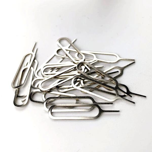 iPhoneやiPadはもちろんGalaxyなどの様々なAndroid機種に対応したSimカードの取り出し用ピン。なくしても安心の10本セット。※取扱説明書等は付属しておりません。※Android機種は電源を切ってから、Simカードの抜き差...