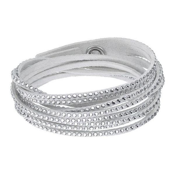 スワロフスキー『Slake Gray ブレスレット』です。あなたの装いにグレーの輝きを与えるマストアイテムのブレスレット。ライトグレーの人工皮革にクリスタルをあしらっています。手元に優しく巻き付くつけ心地の良いアイテムです。 クリスタル製の...