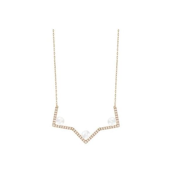 スワロフスキー 『Edify Medium ネックレス』です。大胆かつグラフィカルなデザインでクラシカルなパールを引き立てた、女性らしいネックレス。V字型のローズゴールドコーティングメタルに施されたクリスタルパヴェが、上品なクリスタルパール...