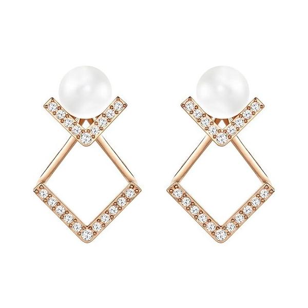スワロフスキー『Edify ピアス』です。1つで2通りの装い方ができる、V字型をかたどったピアス。ローズゴールドコーティングを施したメタルとクリスタルパール、クリスタルのパヴェがロマンチックでフェミニンなムードを高めたアイテムです。大ぶりの...