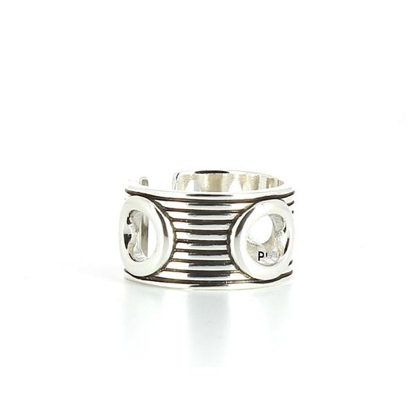 Philippe Audibert『BAGUE DAYO　リング　シルバー』です。存在感のあるリングです。重さ：4 g高さ：1.1cm★新作から日本未販売品までお客様に可能な限り幅広く商品をご提供しつつ、リーズナブルにお届けする為に海外と在...