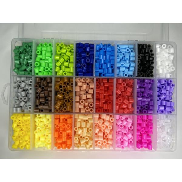 「商品情報」「主な仕様」★【約4000粒 大容量セット】直径5mmのミニサイズのアイロンビーズ24色セット（各色170粒合計約4000粒）。ビーズの数と色が足りないなどの心配がなくて、楽しく作品を作れます。収納ケース付で、色分けして保管でき...