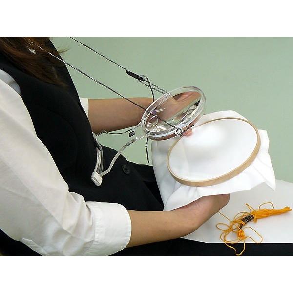 手芸用ルーペ 日本製 2倍 高倍率4倍小玉レンズ付 おしゃれ 首掛け 拡大鏡 虫眼鏡 虫めがね 天眼鏡 両手作業 裁縫 刺繍 手芸 縫製 新聞 読書 首かけ 老眼鏡いらずの虫メガネ 母の日 父の日 敬老の日 贈り物 プレゼント(EPLK11...