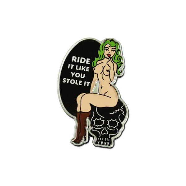 バイカーピンバッチです。６０年代のピンナップガールが登場するノーティー＆セクシーなピンズシリーズ。ワンポイントにオシャレなピンズです。「盗んだバイクで走り出せ」のバイカー決まり文句♪自分の「好き」を何気にアピールするピンバッジはいくつあって...