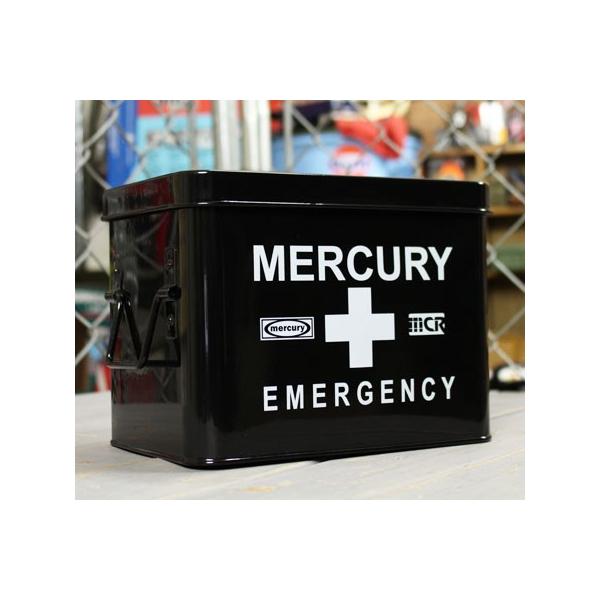 マーキュリーのエマージェンシーボックスになります。レトロな雰囲気漂うスチール製の救急箱です。中は浅いトレーと仕切りが付いたスペースの２層になっています。上フタにはお決まりのマーキュリータグが打ち込んであります。トレーにシップやガーゼ、錠剤や...