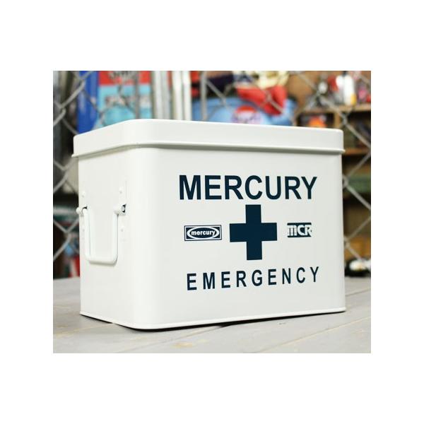 マーキュリーのエマージェンシーボックスになります。レトロな雰囲気漂うスチール製の救急箱です。中は浅いトレーと仕切りが付いたスペースの２層になっています。上フタにはお決まりのマーキュリータグが打ち込んであります。トレーにシップやガーゼ、錠剤や...