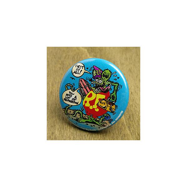 ラットフィンクの缶バッチです！直径3cmのベーシックサイズ！小物が大変人気のラットフィンクシリーズですが、缶バッチはその代表格です！キャップや作業着などに付けたり、ジャンパーなどの物足りない部分に付けてみたり使い方色々です！種類が多すぎるの...