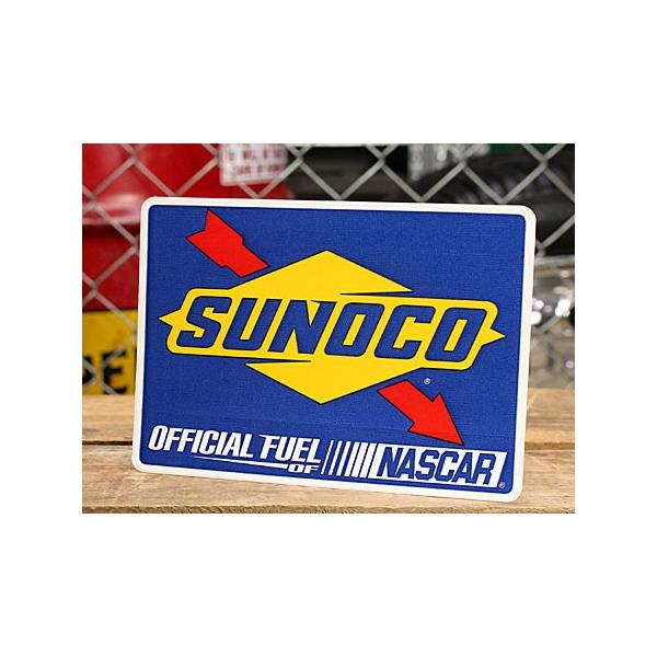 アメリカンオイルブランドのステッカーです。スノコ（SUNOCO）は１２０年以上もの歴史を持つアメリカの燃料系オイルブランドになります。インディカー（INDY CAR）やナスカー（NASCAR）などのトップモータースポーツで公式燃料としても認...