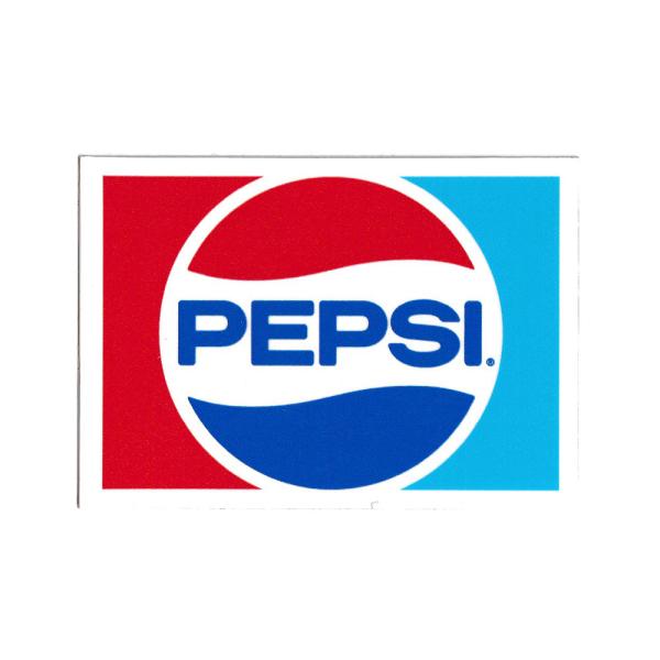 ペプシのステッカーになります。コカ・コーラと双璧をなすアメリカのソーダブランド、PEPSI。７０年代ロゴながら広く知られる代表的なペプシロゴマーク。屋内外で使用可能なビニール製ステッカーです。冷蔵庫やキャンプで使うクーラーボックスなどにもい...