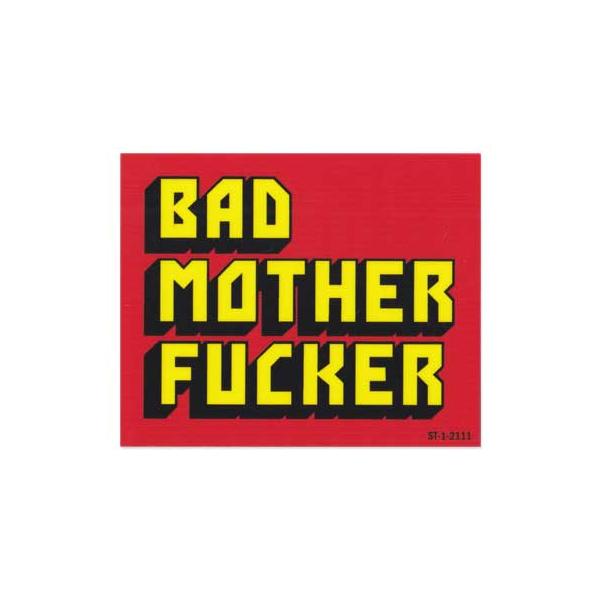 １００円ステッカーになります。１００円（税抜）で楽しめるオシャレなステッカーシリーズ！デザイン＆品質に拘った当店オススメのステッカーです♪コチラは「BAD MOTHER FUCKER」。スラングを使ったストリート系レタリングステッカー♪屋内...