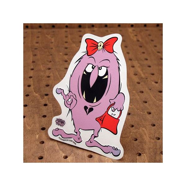 ダーティ・ドニーのステッカーになります。ダーティ・ドニーはカナダ出身のアーティストでパンクやメタルなどのアルバムデザイン、ポスター制作などで有名です。デザインは赤いリボンとバッグがお似合いのモンスター。ホットロッドカルチャーがルーツの同氏ら...