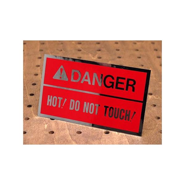 デンジャー（DANGER）のステッカーです。危険な香りがする人気のアメリカンワード、DANGERになります。反射ベースにレッドの配色がCQQLですね！車のエンジンルームや電気設備などにイイかもしれません。実用的なサインステッカーはアメリカン...