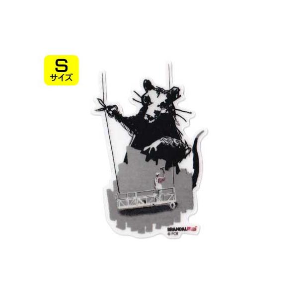 バンクシーのステッカーになります。正体不明のストリートアーティスト、BANKSY。社会風刺をテーマにしたメッセージ性の強いアートで有名ですね！世間を謎のアートで描き乱すバンクシーデザインのステッカーです♪コチラは「Gantry Rat」と名...
