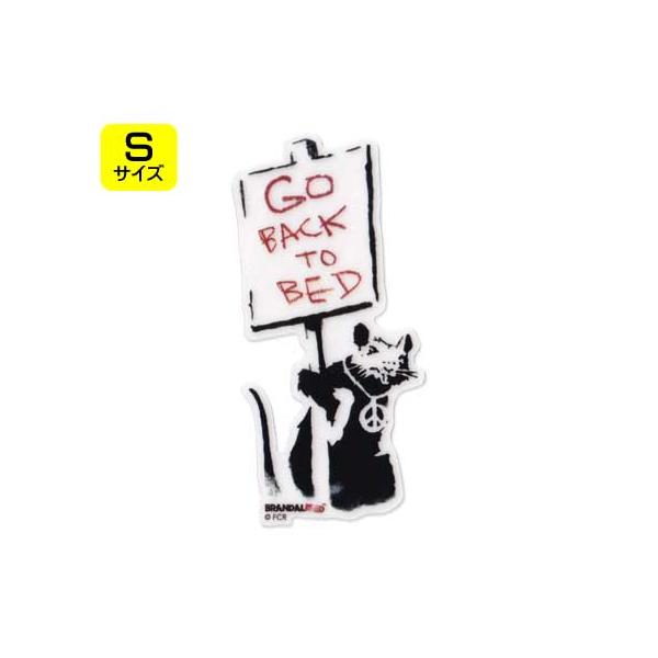 バンクシーのステッカーになります。正体不明のストリートアーティスト、BANKSY。社会風刺をテーマにしたメッセージ性の強いアートで有名ですね！世間を謎のアートで描き乱すバンクシーデザインのステッカーです♪コチラは「Go Back To Be...