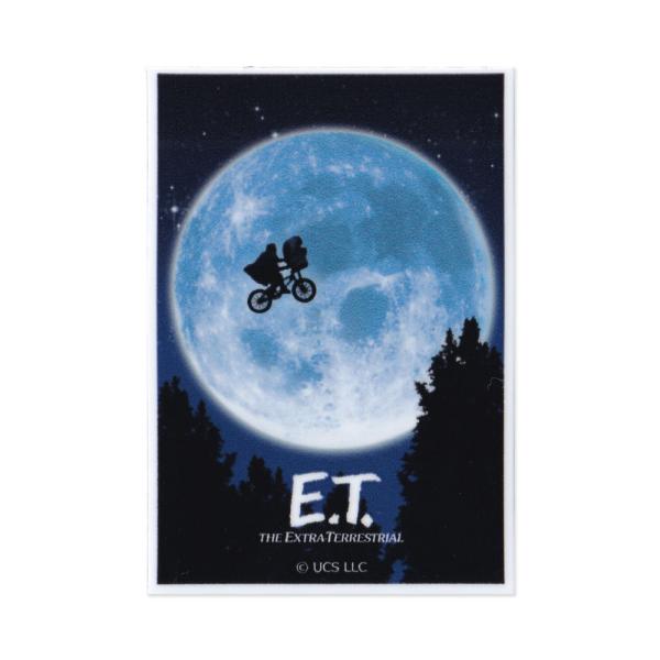 E.T.のステッカーになります。８０年代の製作されたアメリカのSF映画の金字塔、E.T.。当時は世界歴代興行収入1位に輝くなど知らない人はいないほどの名作ですね！こちらはE.T.を乗せた自転車が飛ぶ王道のE.T.ポスターデザイン♪屋外でも使...