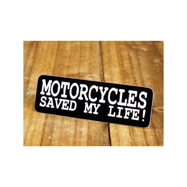 ヘルメットに最適なステッカーです。ザッと作られた感じのシンプルなステッカーですがアメリカではヘルメットステッカーとして人気なヤツです。ヘルメットのように湾曲した場所に貼り易い横長のシルエットです。ダーティー＆ブラックなワードがヤンチャなバイ...