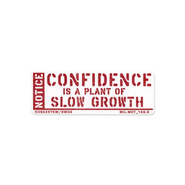 ミリタリーモットーステッカーになります。ステンシルアルファベットの美しさを堪能できるグランジ(かすれ・よごれ)スタイルのステッカーです。デザインは英語で表現されたモットー（座右の銘）。アースカラーのベースにスプレーで噴きつけたようなステンシ...