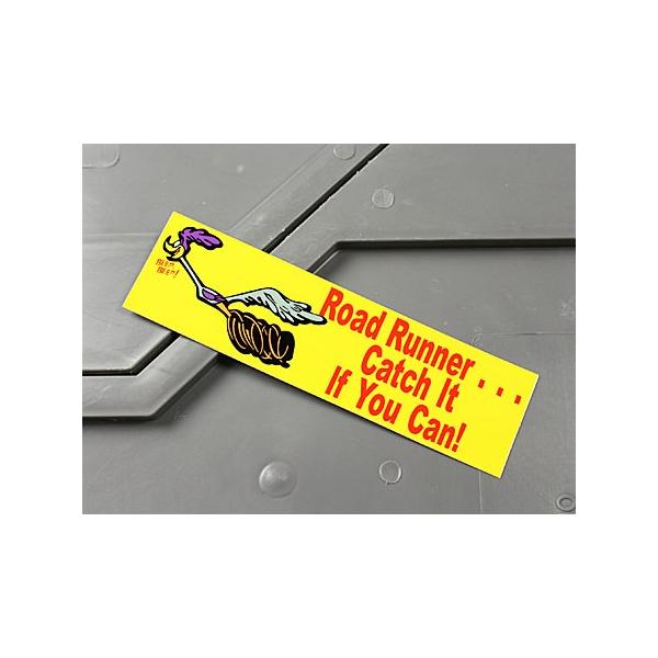 ロードランナーのステッカーになります。アメリカのアニメ、ルーニー・テューンズのキャラクター、ロードランナー。アメ車の名前にも採用された経歴もありアメ車ファンのアイドル的存在でもありますね♪こちらはロードランナーのスクエアステッカーです。「捕...