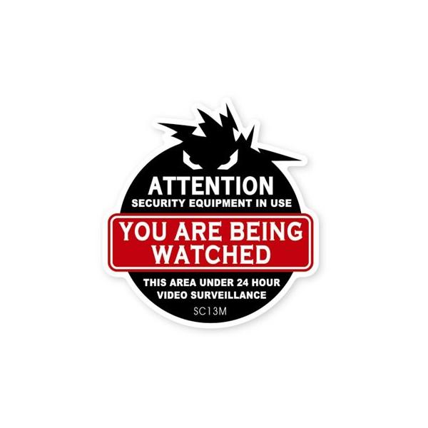 セキュリティステッカーになります。アメリカンに防犯対策ができる監視カメラ作動中のサインステッカーです。「あなたは監視されている」のメッセージに緊張感が走りますね♪野外での使用にも適したUVコート仕上げのハイグレードビニール製です。世田谷ベー...