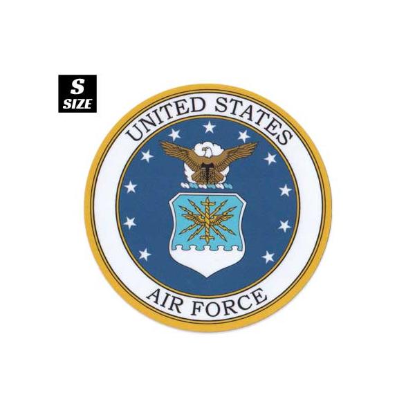 ミリタリーステッカーになります。ミリタリー界の中でもダントツ人気のアメリカ軍。映画やドラマ、ゲームなど様々なシーンで大活躍してますね♪コチラは空を牛耳るアメリカ空軍、USエアフォースのエンブレム。屋内外で使用可能なビニール製ステッカーです。...