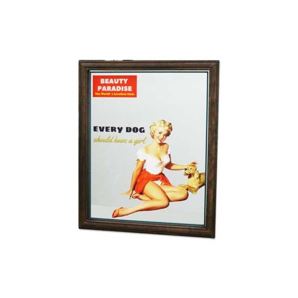 パブミラーになります。ビンテージライクなウッドフレームがオシャレなパブミラーです。オールドアメリカンな雰囲気がステキでしょう！ワンちゃんも思わず手を出してしまうセクシー美女のデザイン♪背面の治具を使って壁に掛けたり、立て掛けるのもイイでしょ...