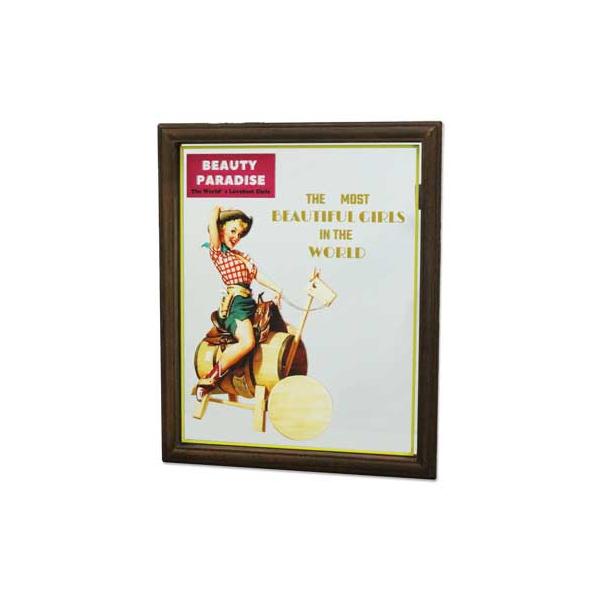 パブミラーになります。ビンテージライクなウッドフレームがオシャレなパブミラーです。オールドアメリカンな雰囲気がステキでしょう！ロデオ気分のセクシー美女、元気が出るデザインでしょう♪背面の治具を使って壁に掛けたり、立て掛けるのもイイでしょう。...