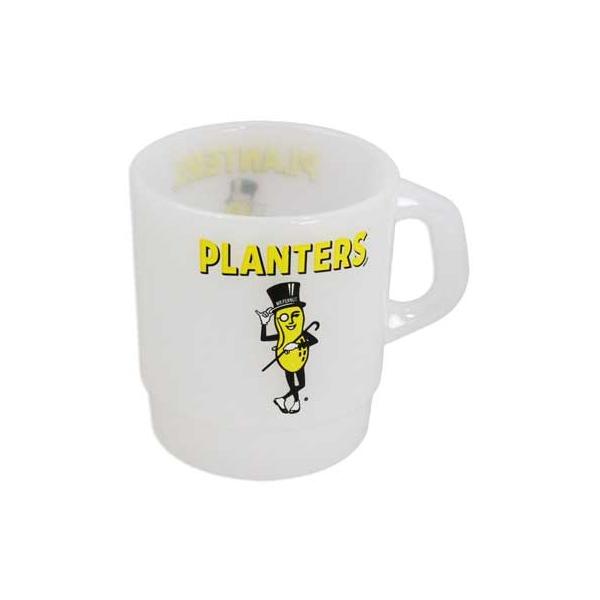 スタッキングマグカップになります。積み重ねできるプラスチック製のマグカップです。アメリカンビンテージマグカップのようなＤ字型ハンドルタイプがオシャレ♪重ねて収納できるので場所もとらず見た目も美しいでしょう！デザインはアメリカの老舗ナッツブラ...