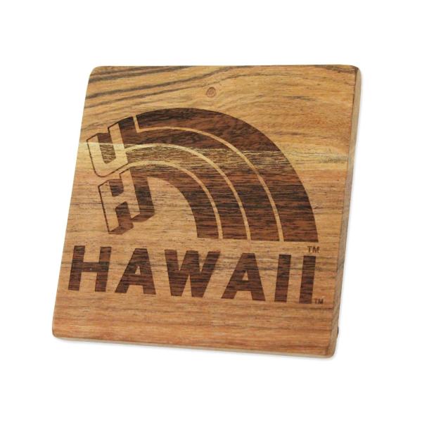 ハワイ大学のコースターになります。１９０７年設立のハワイ最古にして最大のハワイ州立大学、University of Hawaii。ハワイのショップではグッズがコーナー展開されてたりしますよね！コチラは木製のナチュラルなコースターです♪ハワイ...