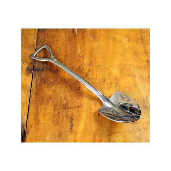 シャベル型のスプーンになります。工事現場やガーデニングで活躍しているシャベルがスプーンになって登場！単なるオモシロアイテムに思えますが日本の洋食器製造会社が作ったMADE IN JAPANです♪カレーやスープなどに普段使いでガンガン使えます...