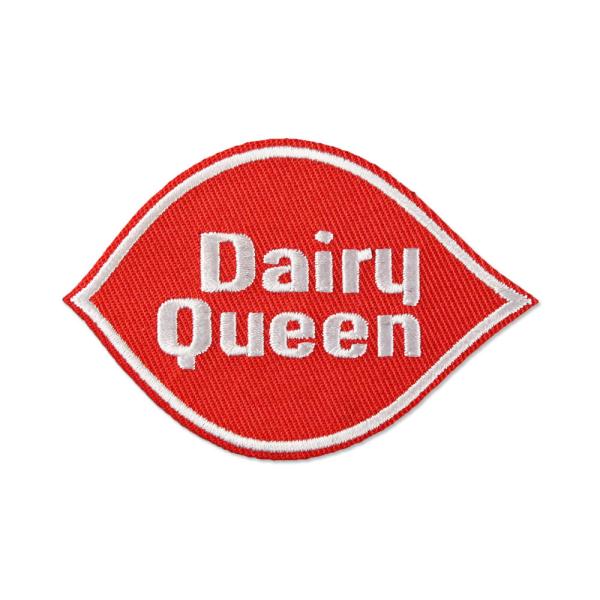 デイリークイーンのワッペンになります。1940年創業のアメリカのアイスクリームチェーン、Dairy Queen。馴染みが薄いですが、個性的な盛りのソフトクリームは日本でもウケそうですね♪アイロンの熱で生地に接着できるアイロンワッペンになって...