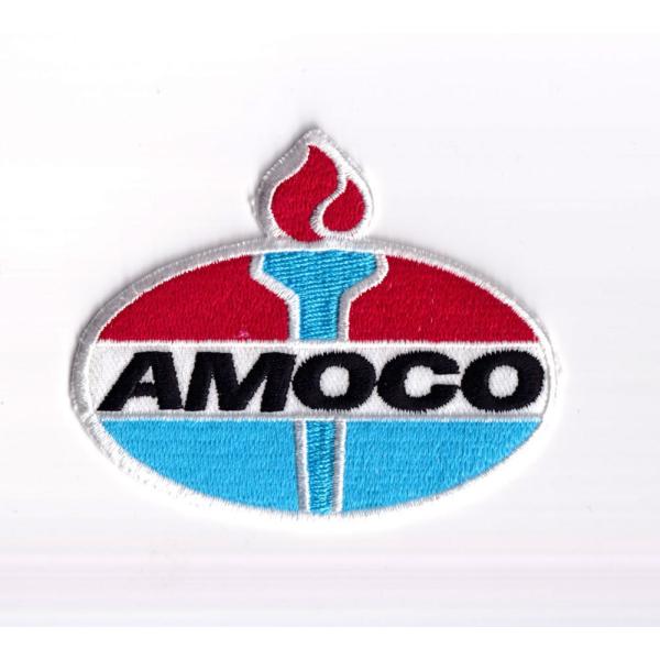 アモコのワッペンになります。19世紀に創業し2004年に姿を消したアメリカのオイルカンパニー、AMOCO。トーチ（聖火）がデザインされたロゴマークのワッペンです♪アイロンの熱で生地に接着できるアイロンワッペンです。トートバッグやシャツ、ワー...