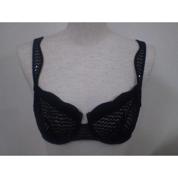 上品でシンプルなブラです。シンプルなブラック、ホワイト。また爽やかなブルーと、今ならお色もお選び頂けます。ブラック（黒）65B  のみパット付きになります。