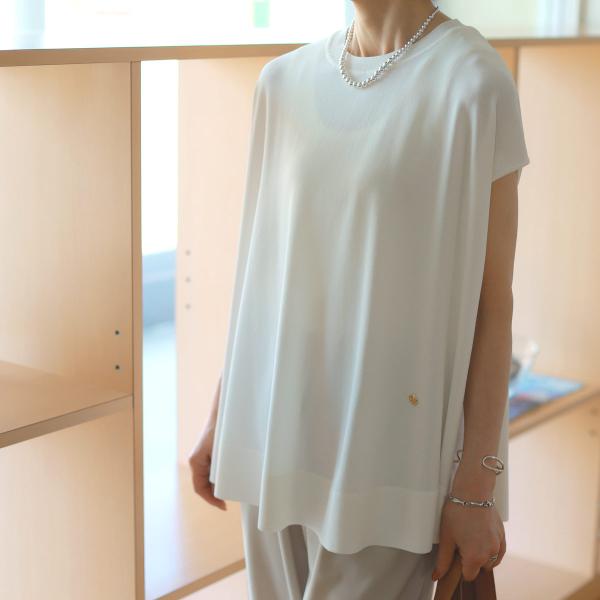 Priority (プライオリティ)からデイリーでフェミニンな大人甘トップが届きました。さり気なく揺れるドレープがゆったりボディーに上品な甘さをプラスしてくれる一着は注目のフレンチスリーブが少し長めなのもデザインポイント。ボーイズライクなネ...