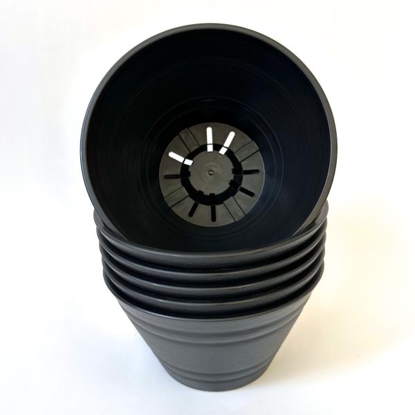 平鉢　サイズ21号×6個セット外径×高さは、21cm×11.5cmとなっています。非常に使いやすいプラ鉢（プラスチック鉢）です。深さが必要ない植物や寄植えにおすすめです。芋系を植えたくて仕入れています。あとはベアルート株の発根管理や実生の寄...