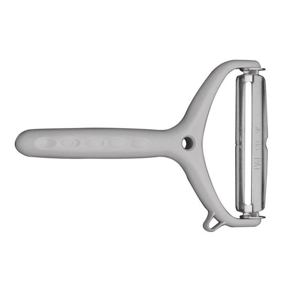 本体を反転すれば厚切り、薄切りの刃が入れ替わるのでキャベツの千切りや、オニオンスライス等の野菜の皮むきなどお好みの厚さで使用できます。ハンドルは握りやすく左右どちらでも楽に使える仕様になっています。■サイズ幅：100mm長さ：160mm厚み...