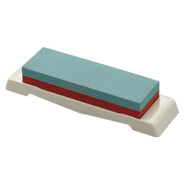 ご家庭向けスリムサイズの#220/#1000コンビ砥石です。【製品特長】●家庭での使用を最優先に設計した、日々の使用での使いやすさを追求したサイズと設計です。●ゴム足付の砥石台が付属しているので滑りにくく安全です。【用途】庖丁の刃こぼれや形...