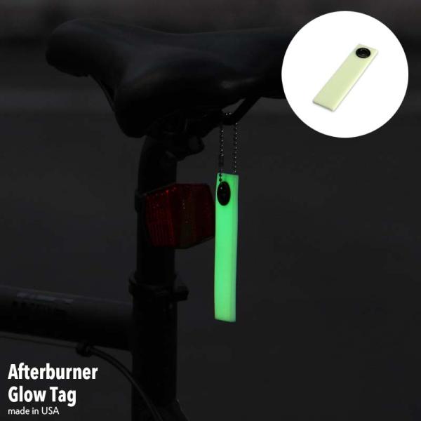 太陽光、スマートフォンのライト等様々な光源から蓄光することができるタグ。キーリングやジップに付けることで暗い状況でも素早く認識することができます。アウトドアギアの目印、車のキー、自転車、鞄のジップなど日常生活の様々なシーンで活躍してくれます...