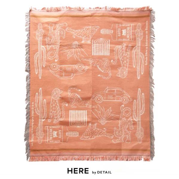 メキシコ・オアハカ(Oaxaca)の民藝・ウッドーカービングをモチーフにしたスローケット。2025年の新柄は、メキシコ原産の蒸留酒である"メスカル"の瓶・タクシー・カクタス・草・木、そして猫。メキシコにまつわるモチーフと緩やかな時間の流れや...