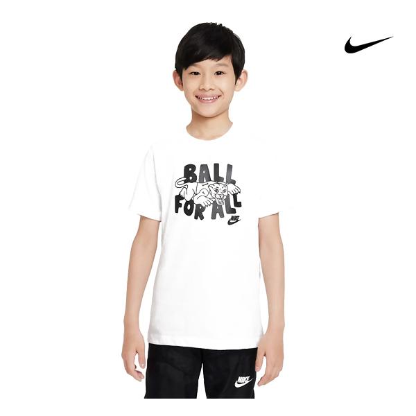NIKE ナイキ キッズ(子供)、コットン素材 Tシャツ。いつでも快適、柔らかコットン素材を採用、ナイキ スポーツウェア Tシャツです。ゆったりと楽に着用できるスタンダードフィット。試合観戦に夢中な人、プレーに熱中している人、あらゆるバスケ...