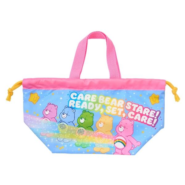 おなかのシンボルマークが輝く「Care Bears(TM)(ケアベア(TM))」がキュートなランチ巾着です。持ち手がついているので、持ち運びに便利です。同じシリーズのランチボックスやランチクロスと揃えて使えば、統一感のあるかわいいランチコー...