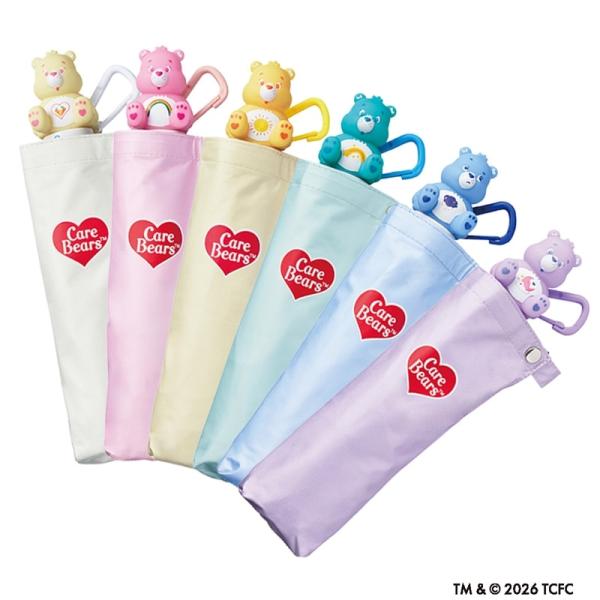 傘袋からひょっこり。「Care Bears(TM)(ケアベア(TM))」モチーフの手元がキュートな晴雨兼用折りたたみ日傘です。遮熱効果のある生地を使用しているので、紫外線対策や暑さ対策におすすめです。カラビナ付きでバッグに取り付けて持ち運び...