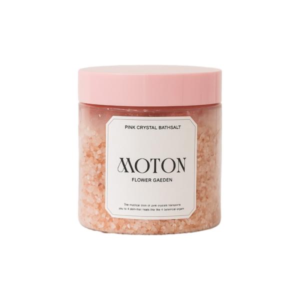数量限定アイテム！華やかなフラワーガーデンの香りに包まれながら、至福のバスタイムが過ごせるピンクのバスソルト。ミネラルを含むヒマラヤピンクソルト、古い角質をやわらげるパパイン酵素(※)、保湿成分オリーブオイルを配合したスキンケア処方の入浴剤...