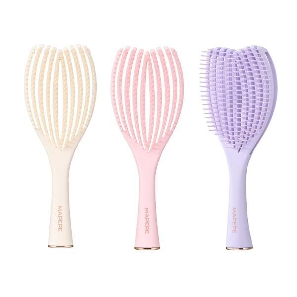 2026年4月27日(月)までPLAZAのみの先行販売！自立するので立てて保管できる“立つヘアブラシ”。バラバラに動くやわらかなブラシ面が髪の流れに沿って動いて絡まりをやさしくほどき、風通し抜群な隙間構造でドライヤーの仕上がりもスピーディ。...