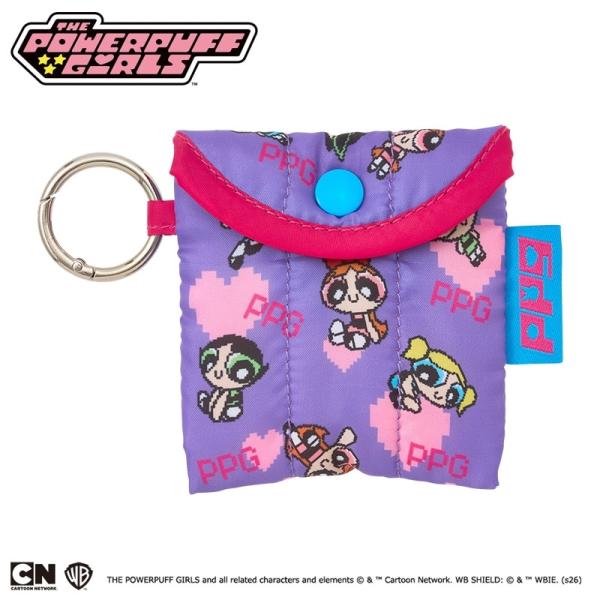 PLAZA限定！「パワーパフ ガールズ」の可愛いデザインが印象的なカラビナ付きミニポーチです。イヤホンや鍵などの小物を入れてバッグにつけることができます。軽量で持ち運びやすく、外出先でも必要なものをすぐに取り出せる便利なアイテムです。【サイ...