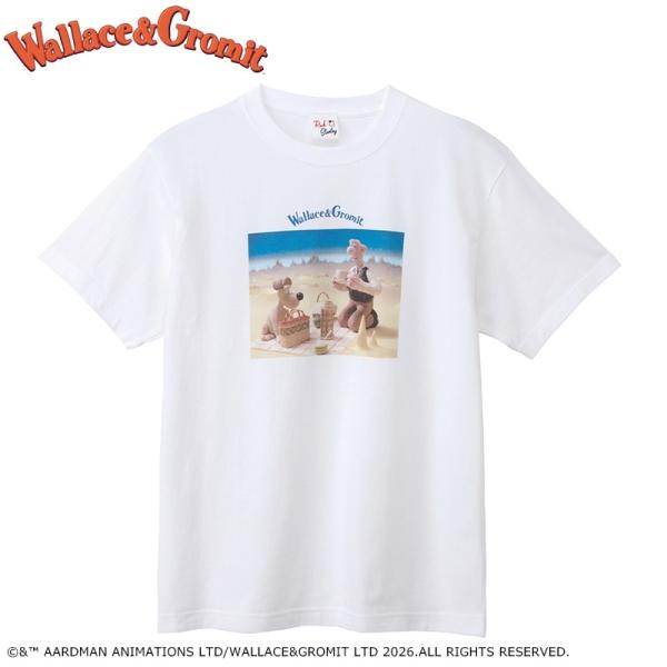 PLAZA限定！世界中で愛される英国発のアニメーション『Wallace and Gromit(ウォレスとグルミット)』から、心温まる名シーンをチョイス。発明家のウォレスと愛犬グルミットが、月面でピクニックを楽しむ様子が微笑ましいTシャツです...