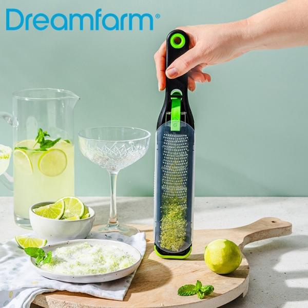 ボタンひと押しで、グレーターに付いた食材を瞬時に落とせる便利なキッチンツールです。付属のブレードカバーは刃をしっかり保護するだけでなく、すりおろした食材をキャッチしてくれる多機能設計。さらにメモリ付きで、すりおろした食材の容量も一目で確認で...